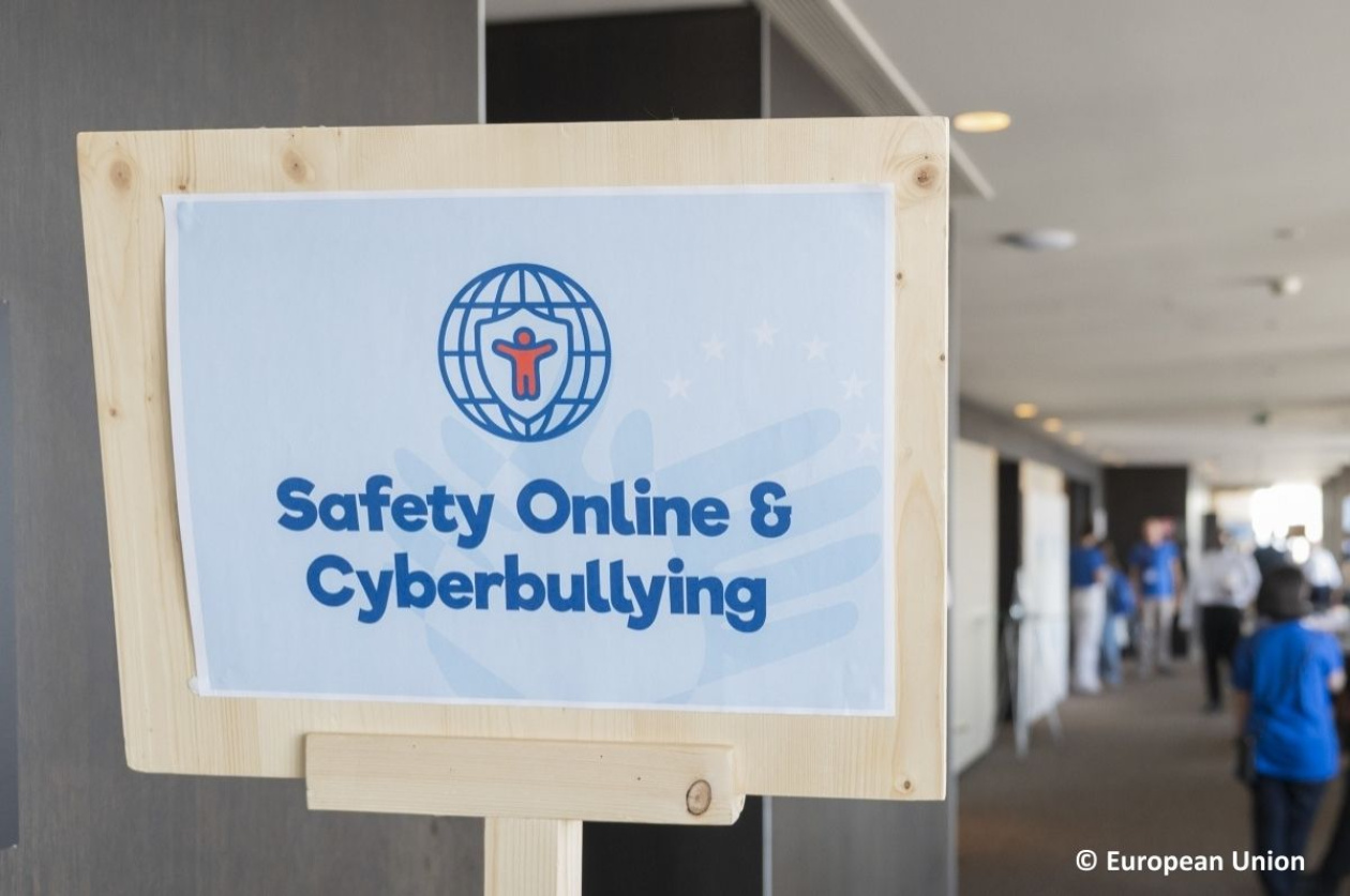 Have your say on cyberbullying now! | European Youth Portal